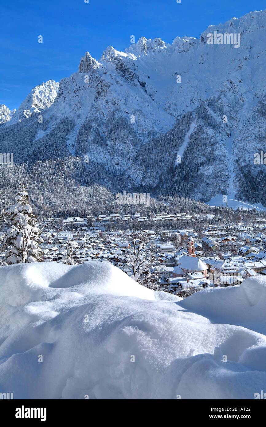 Mittenwald against karwendel mountains hi-res stock photography and ...