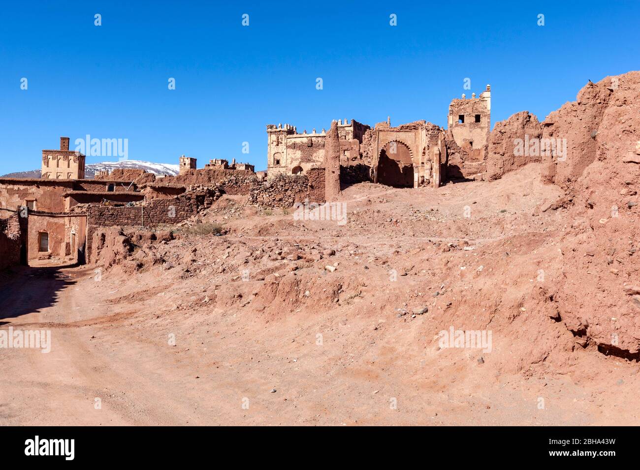Ruined building made of Rammed earth (pisé) near Telouet Kasbah, Berber ...