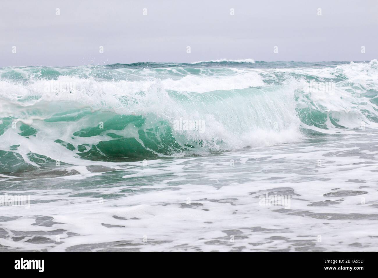 Wave froth hi-res stock photography and images - Alamy