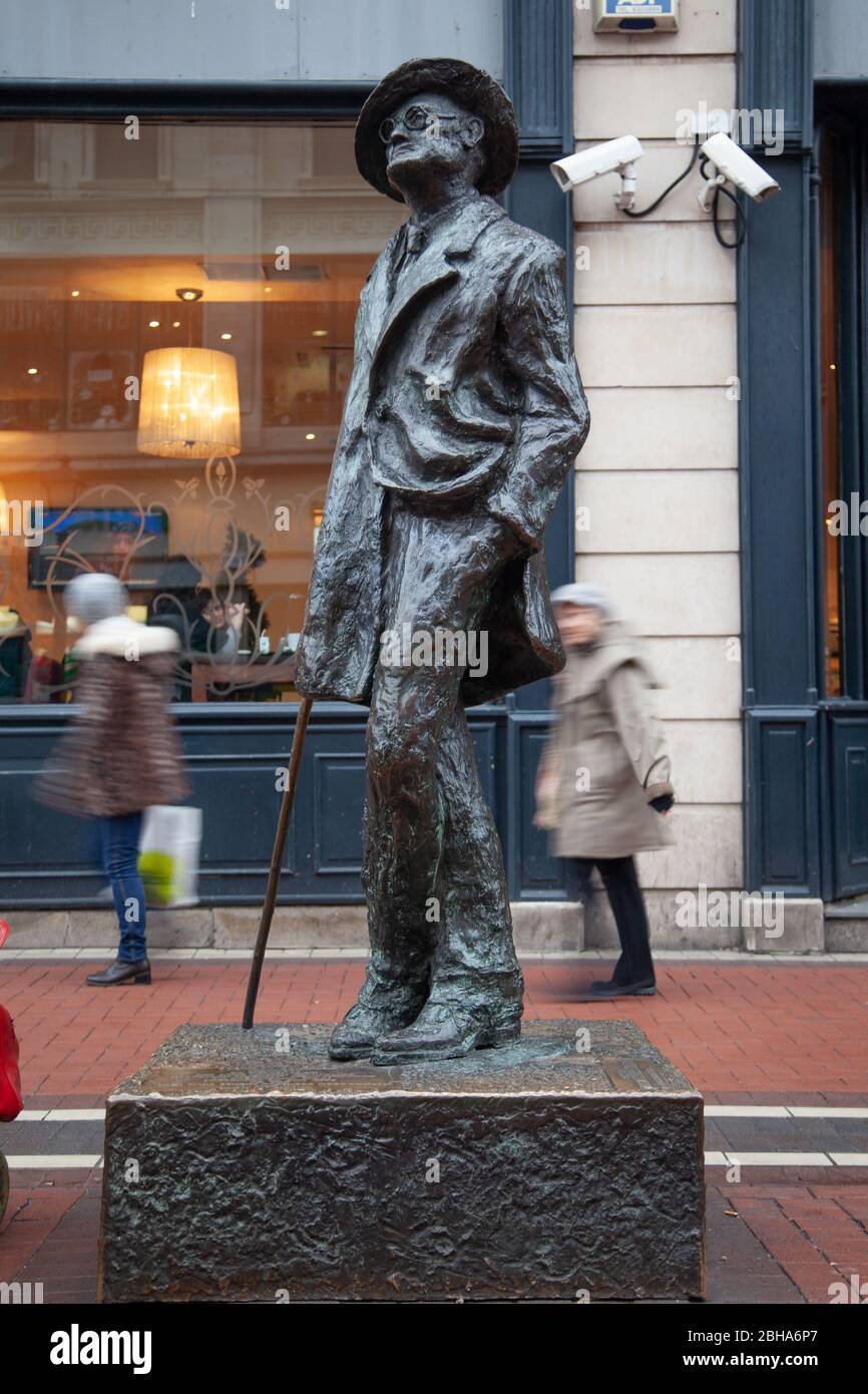 2015-11-25 - Dublin Ireland-James Joyce' statue, on Earl Street, a few ...