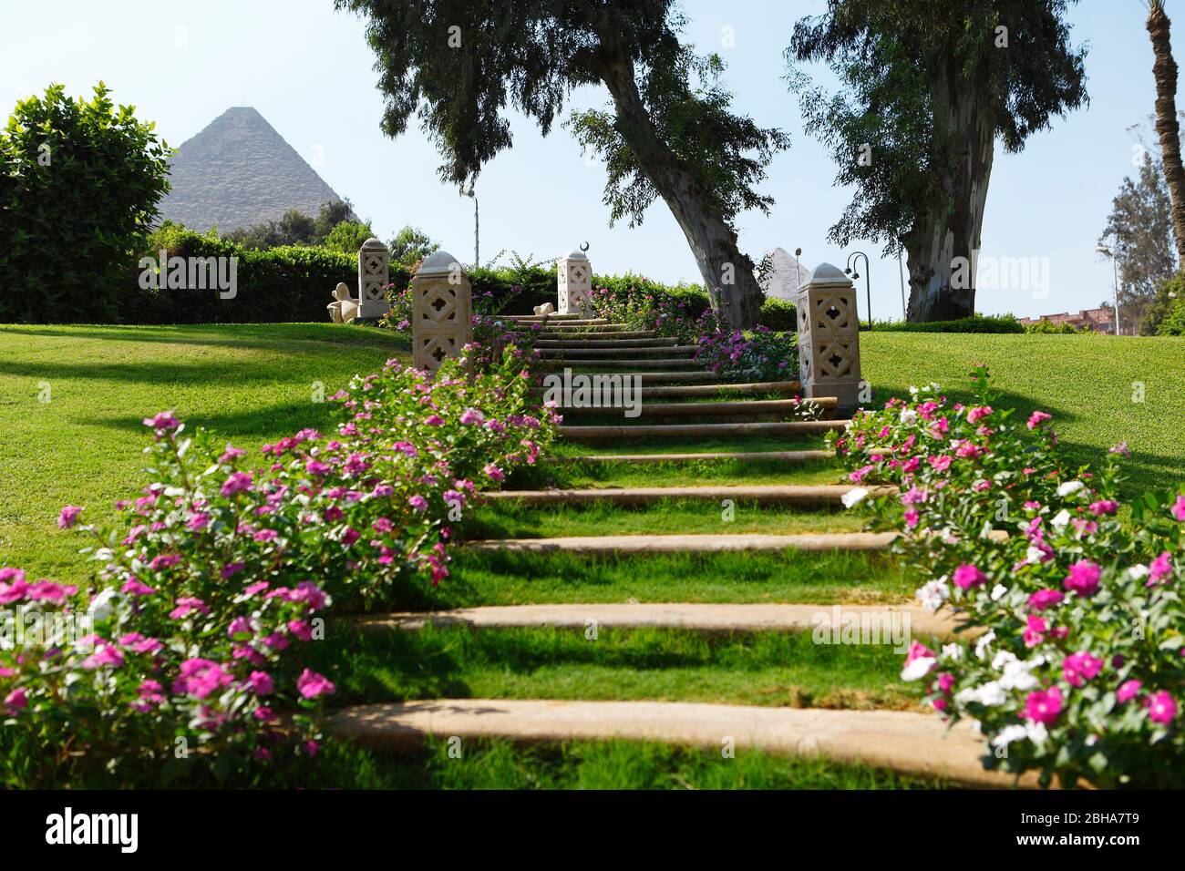 Cairo, Giza, Egypt, Cairo, Giza, Egypt, Mena House Hotel, Pyramids of ...