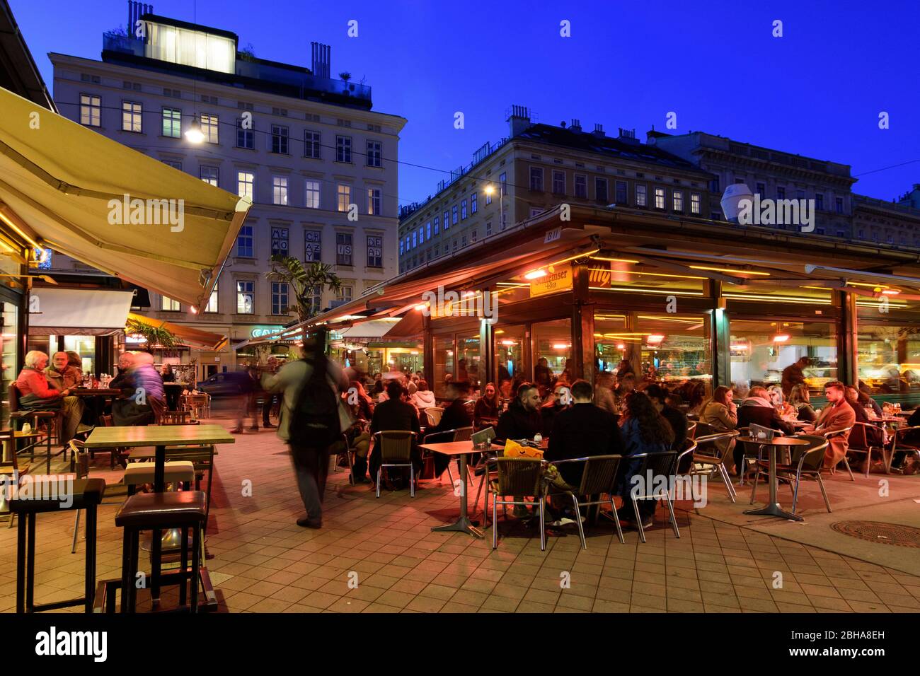 Vienna, Vienna: market Naschmarkt, open air restaurant in 06. Mariahilf ...