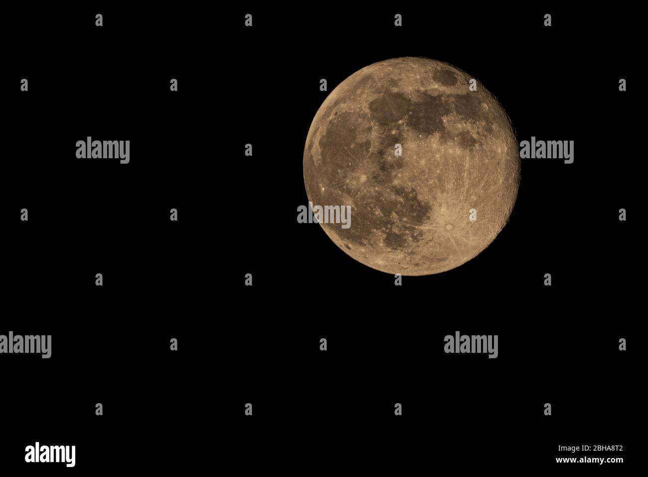 Uk pink super moon hi-res stock photography and images - Alamy