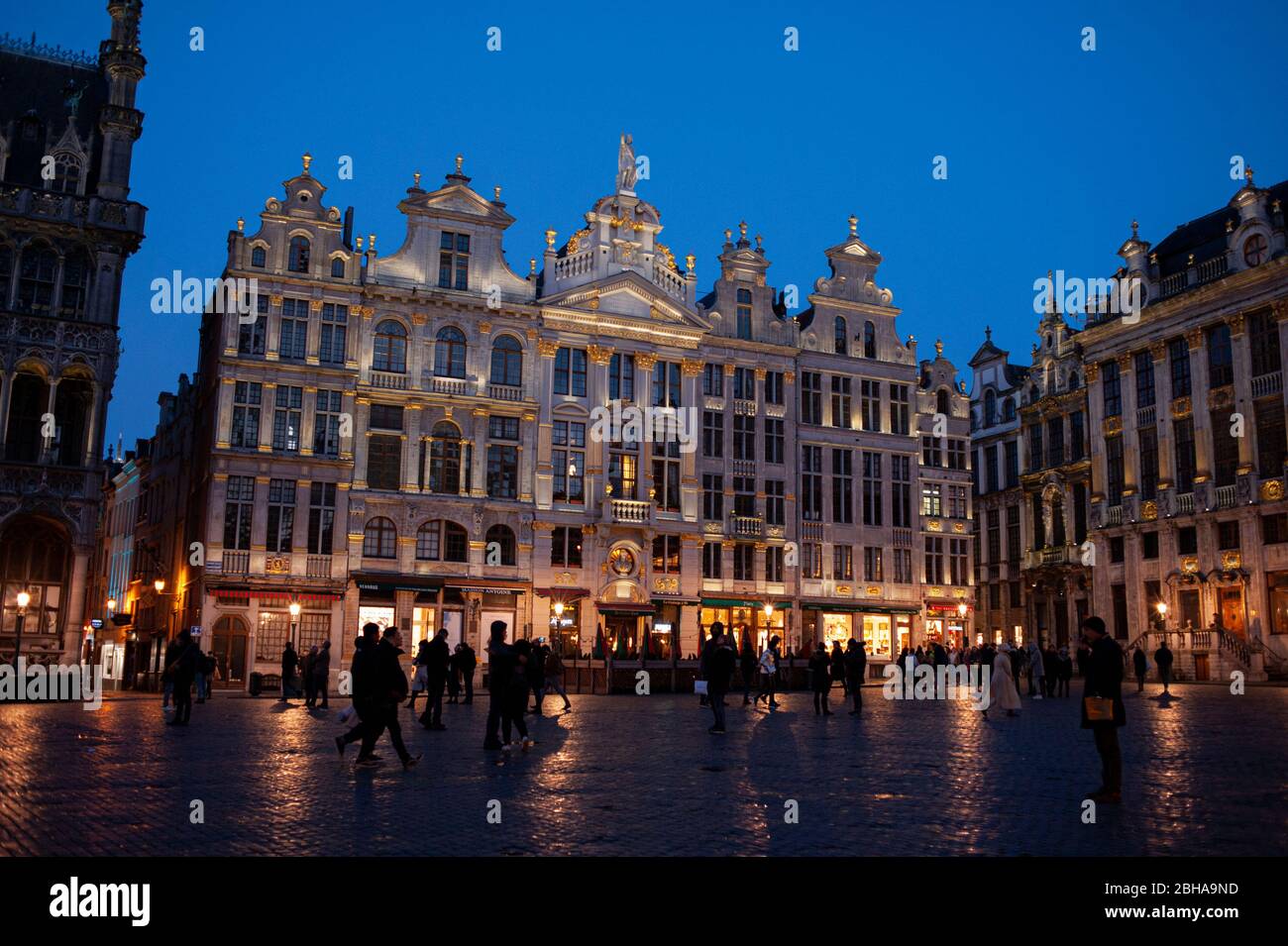 Le Grand place of Brussels. Brussels stock travel photographs by Pep ...