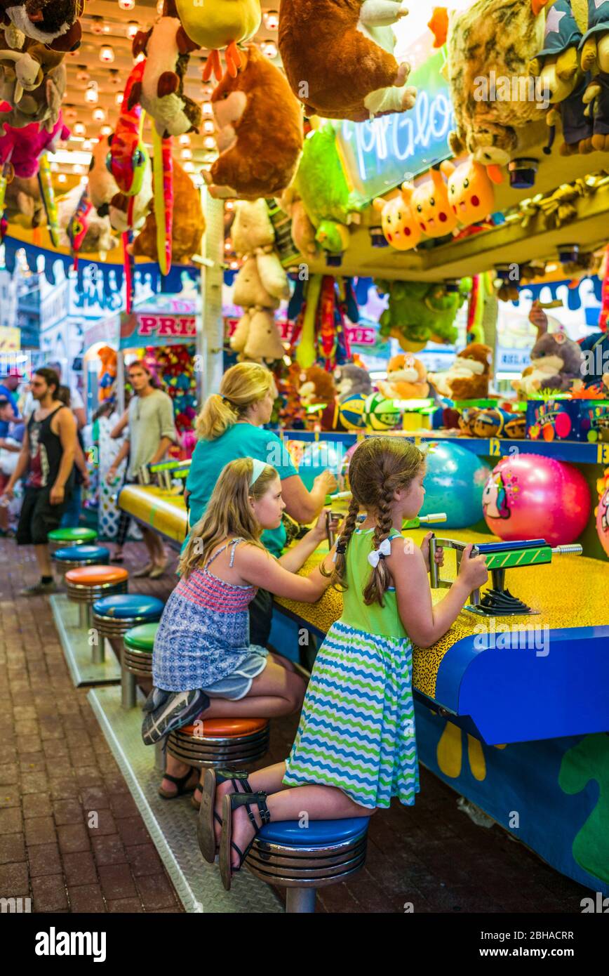 Water gun game carnival hi-res stock photography and images - Alamy