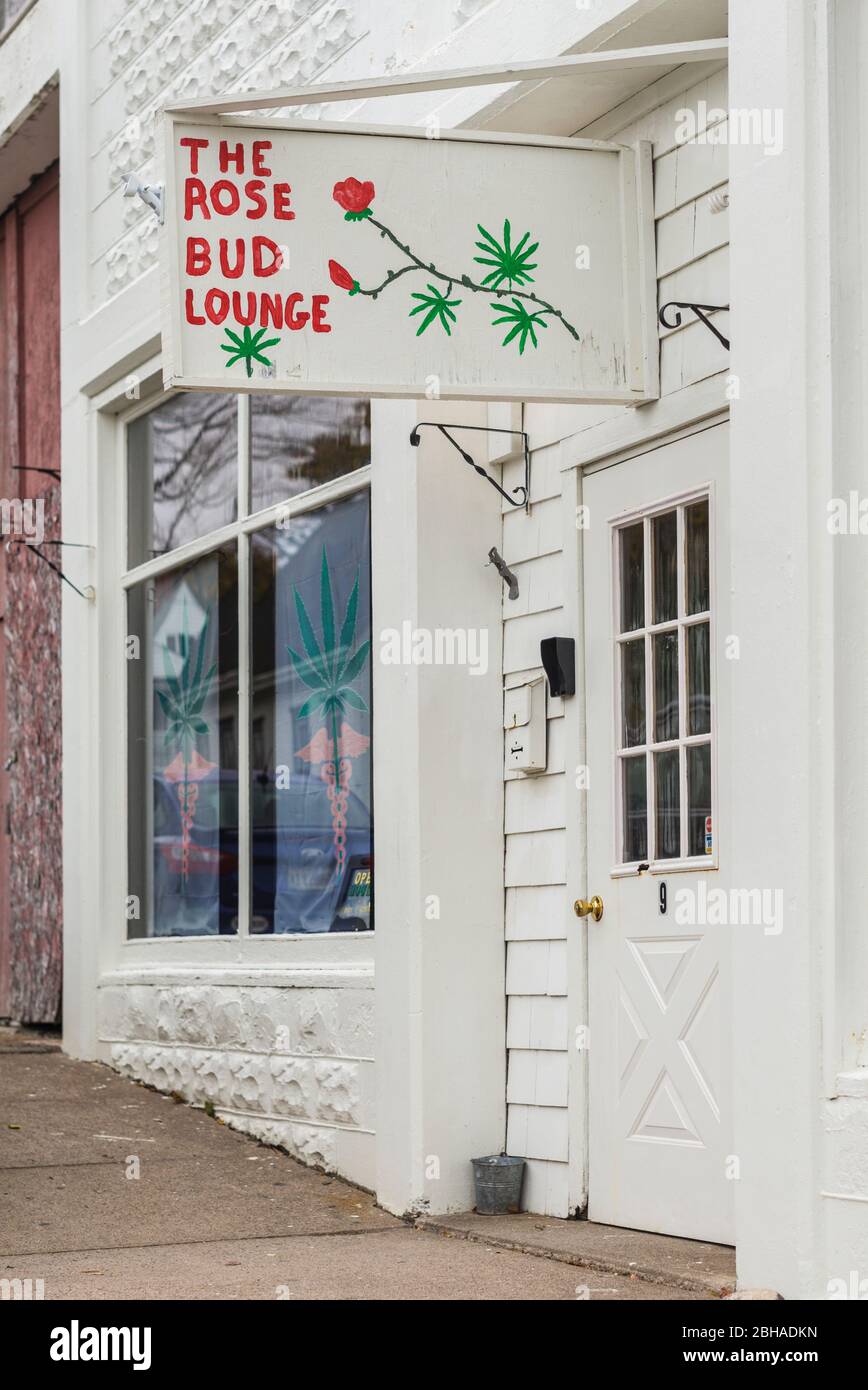 Sign for the rosebud lounge hi-res stock photography and images - Alamy