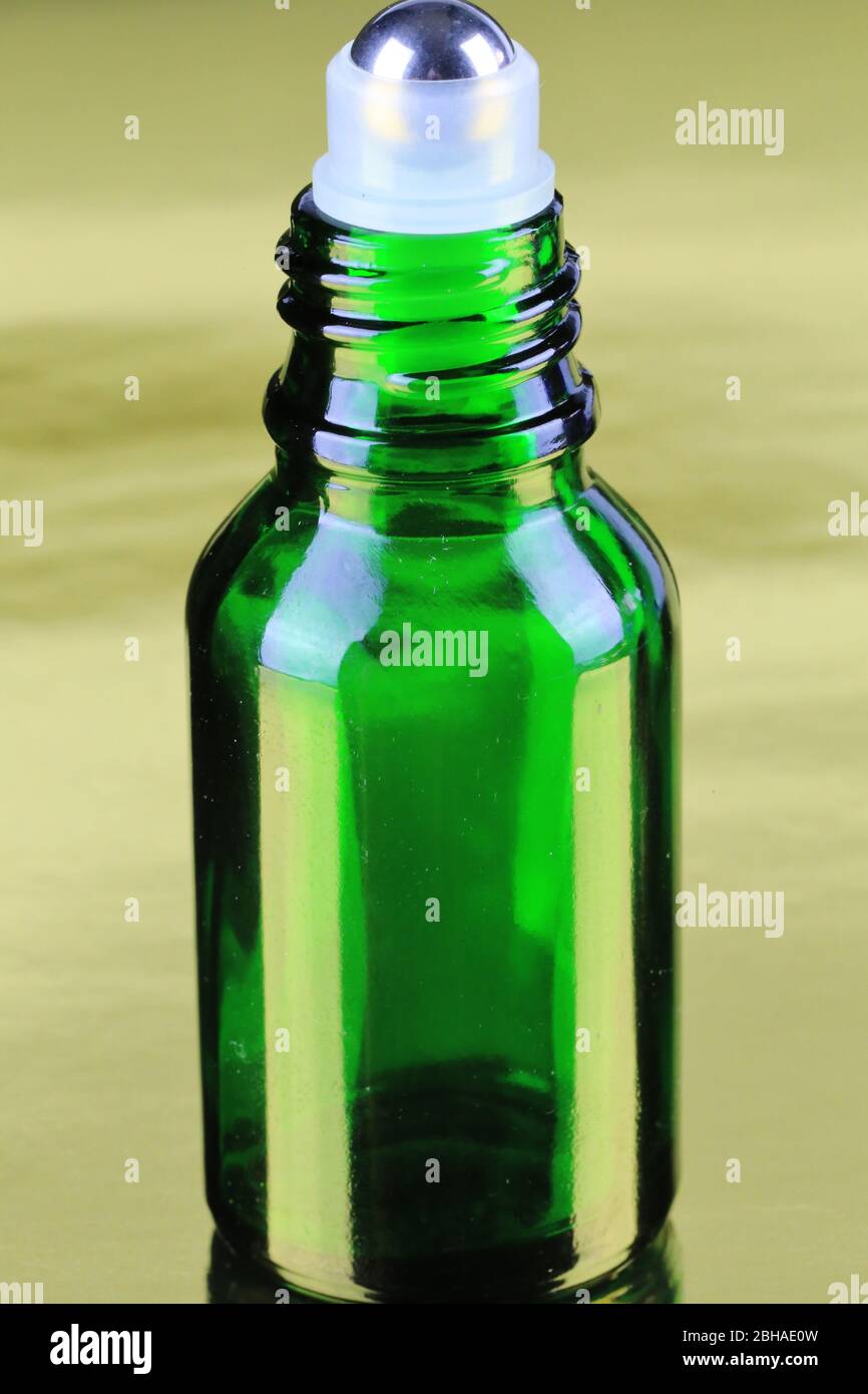 Roll on applicator hi-res stock photography and images - Alamy