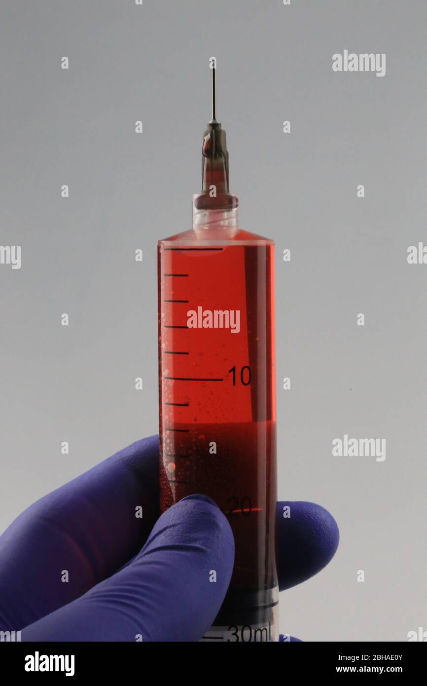 Syringe and hypodermic needle Stock Photo - Alamy