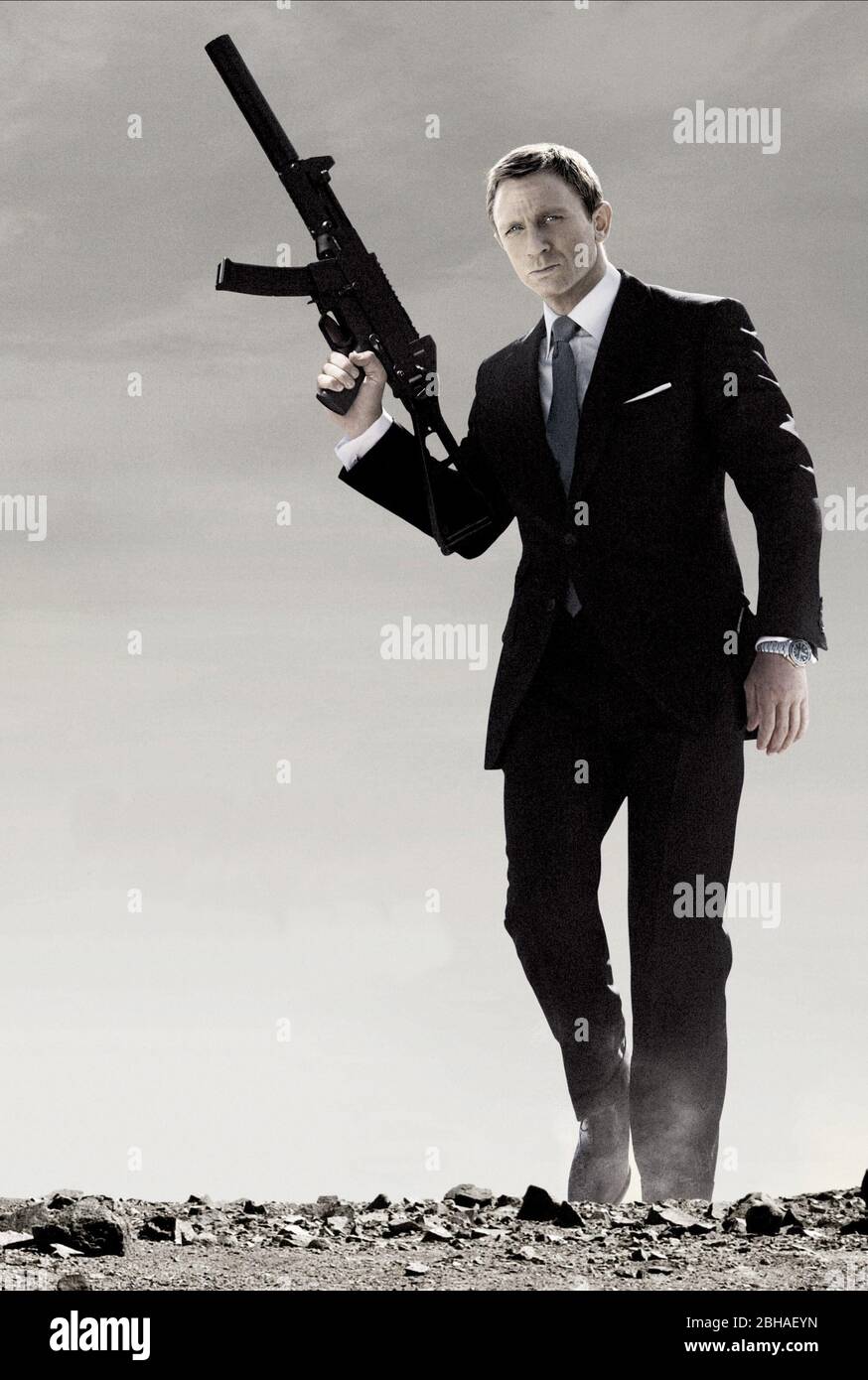 James Bond Daniel Craig Gun High Resolution Stock Photography and ...