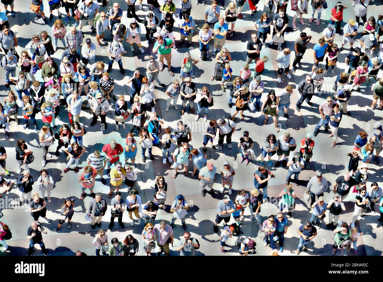 Menschenansammlung hi-res stock photography and images - Alamy