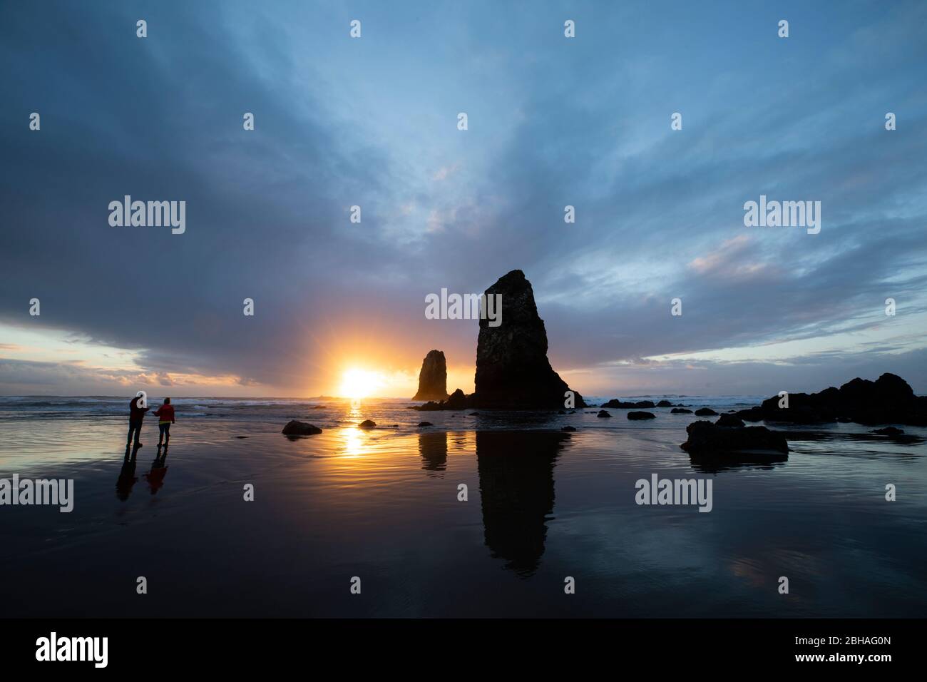 Silhouettes of rock formations at sunset at Cannon Beach, Oregon, USA ...
