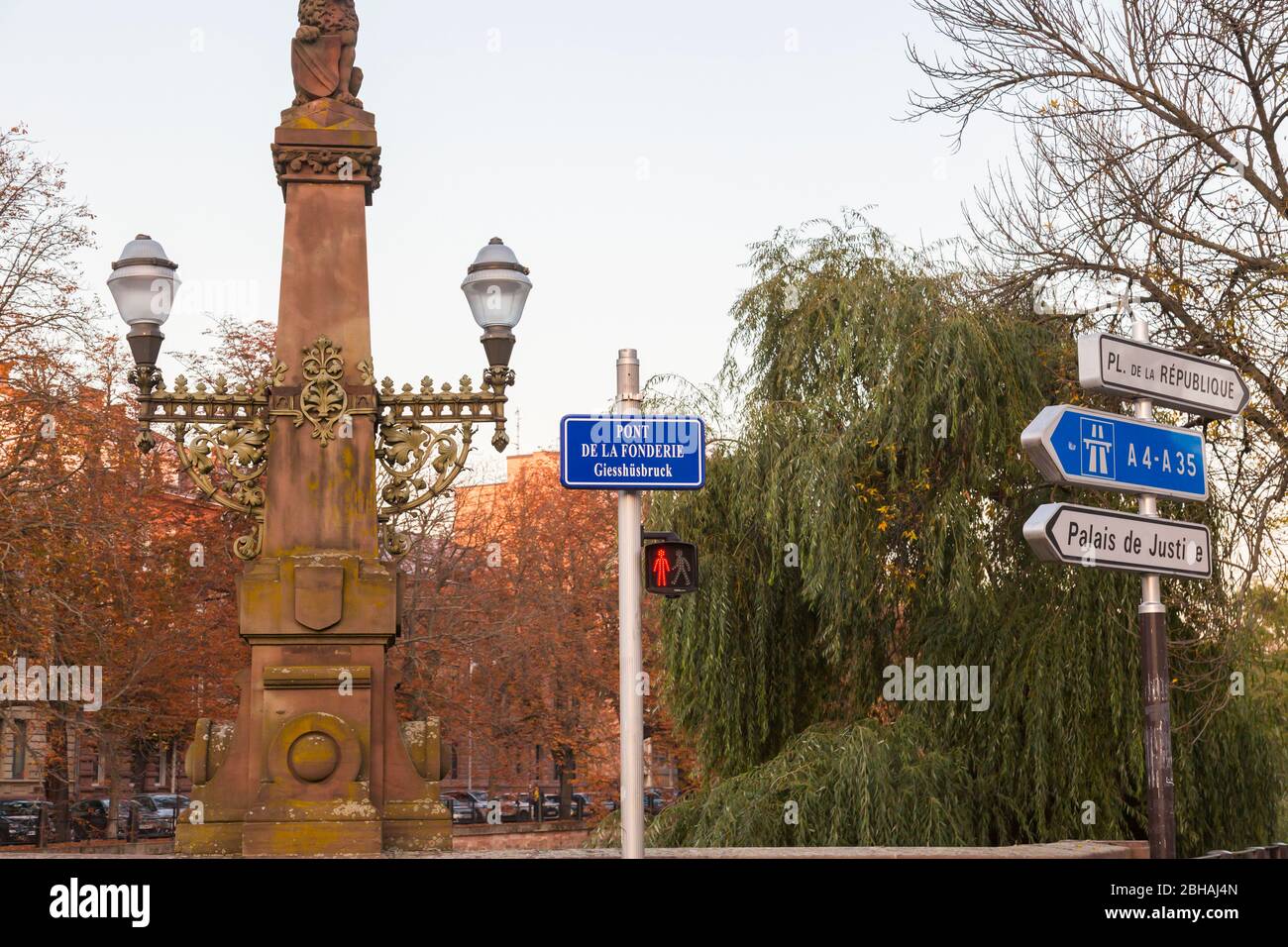 Monument Signs High Resolution Stock Photography and Images - Alamy
