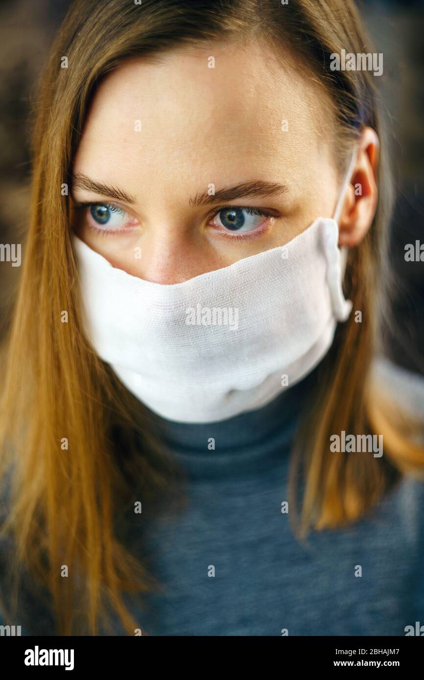 Gauze mask hi-res stock photography and images - Alamy