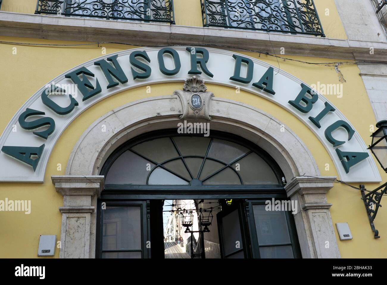 Entrance to the Ascensor da bica in the historic center Stock Photo - Alamy