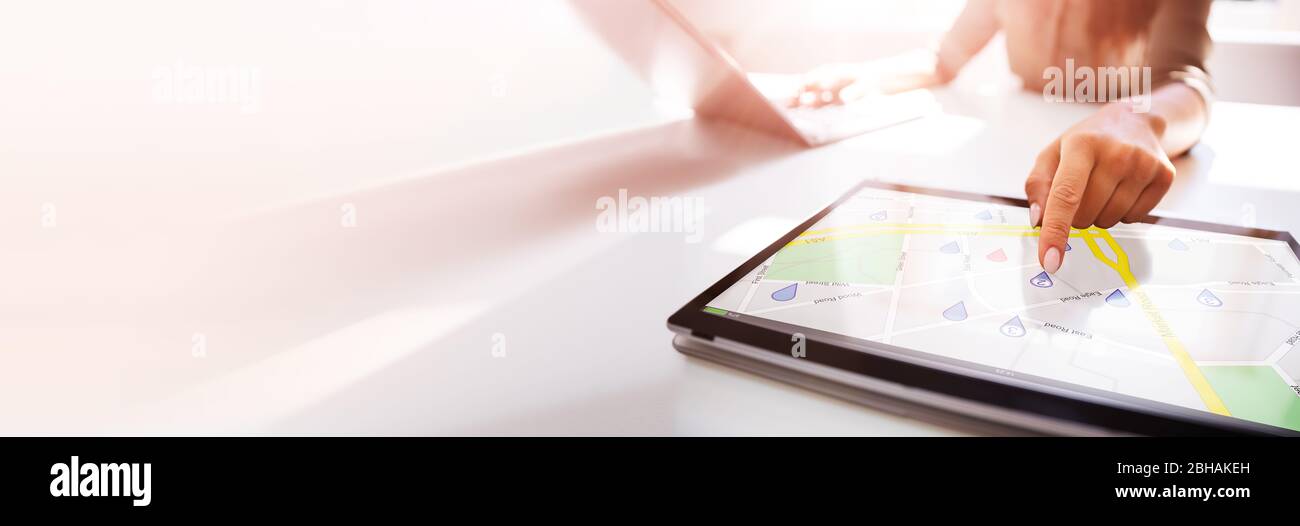 Online map service hi-res stock photography and images - Alamy