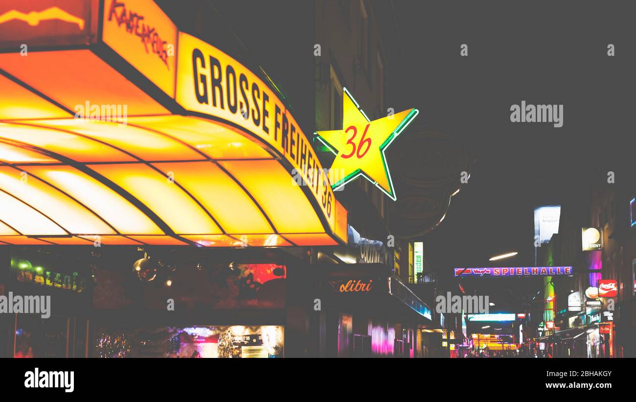 Dach party hi-res stock photography and images - Alamy