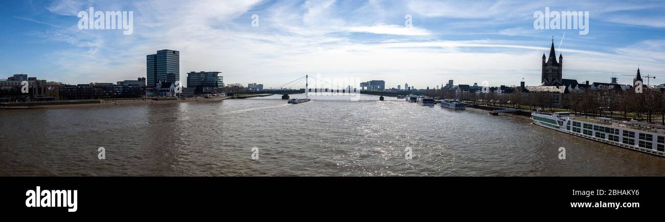 Blaue brucken hi-res stock photography and images - Alamy