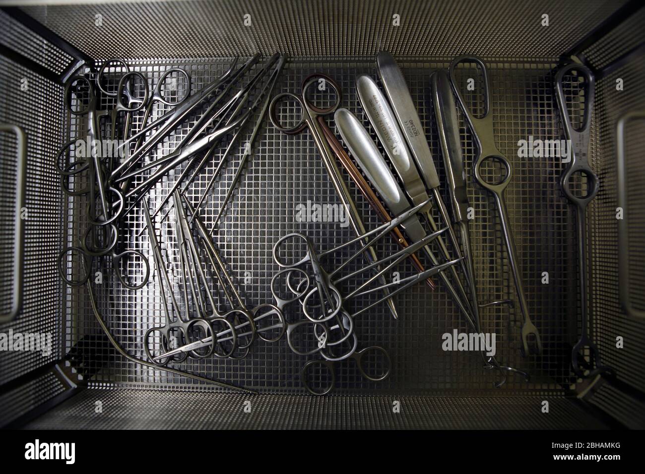 Surgical instruments hi-res stock photography and images - Alamy