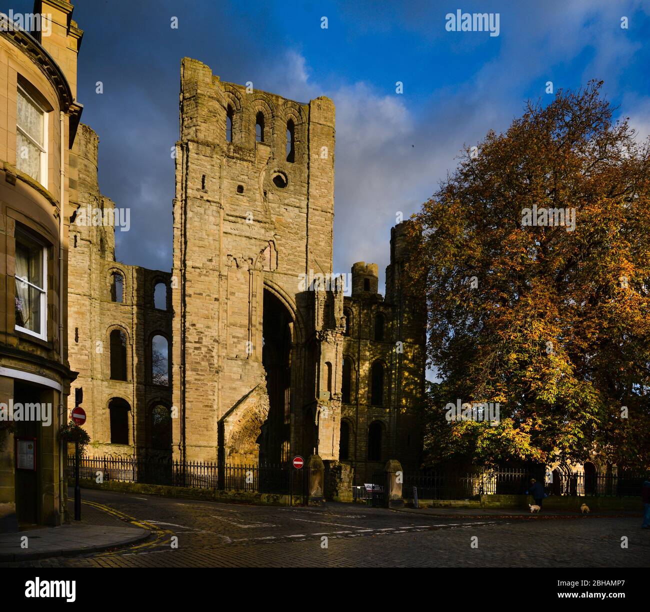 Abbey ruins alba hi-res stock photography and images - Alamy
