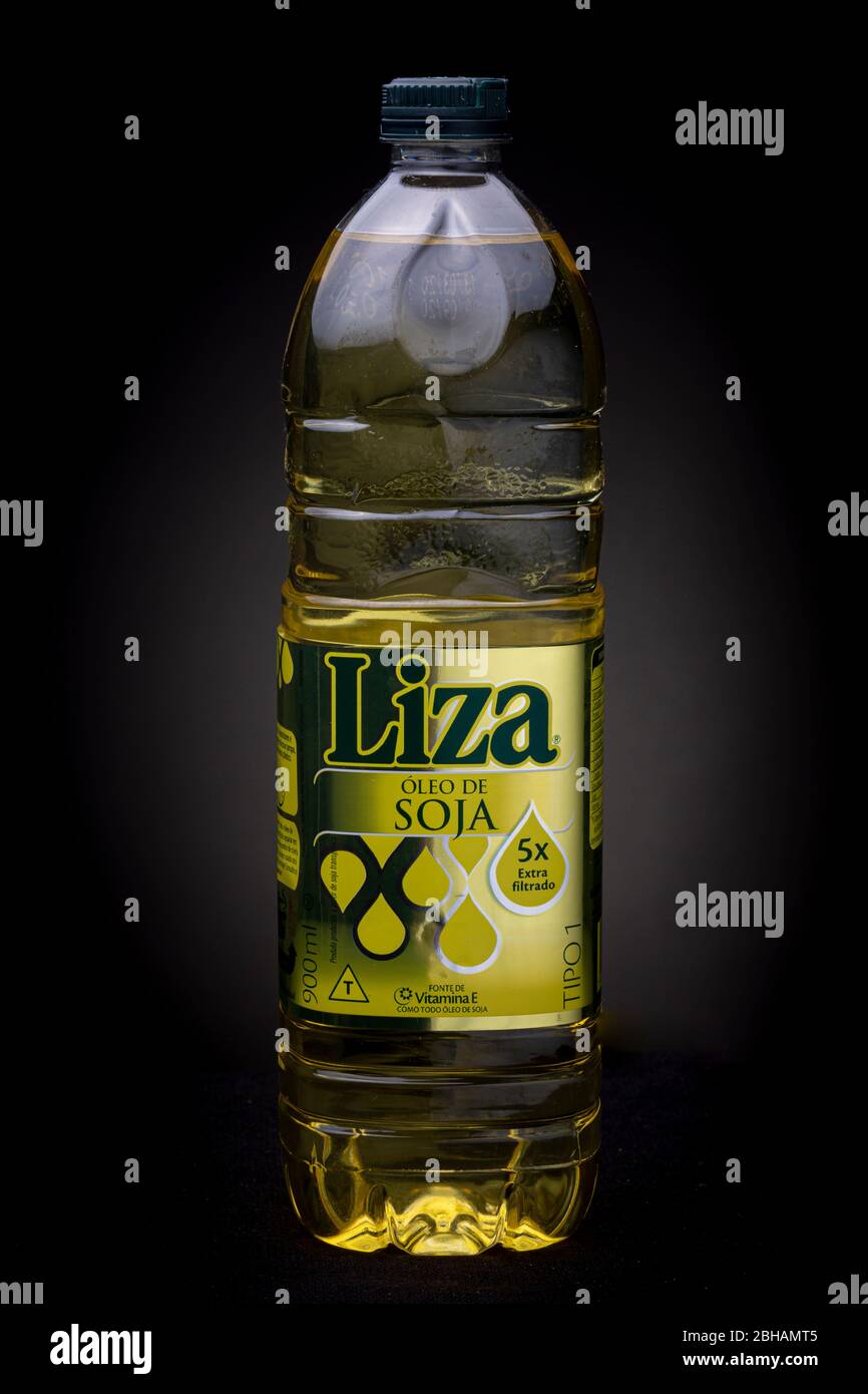 Brazilian soybean vegetable cooking oil from the Liza brand. Studio low ...