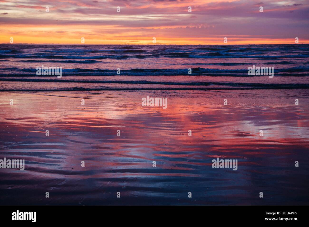 Sunset sky seaside hi-res stock photography and images - Alamy