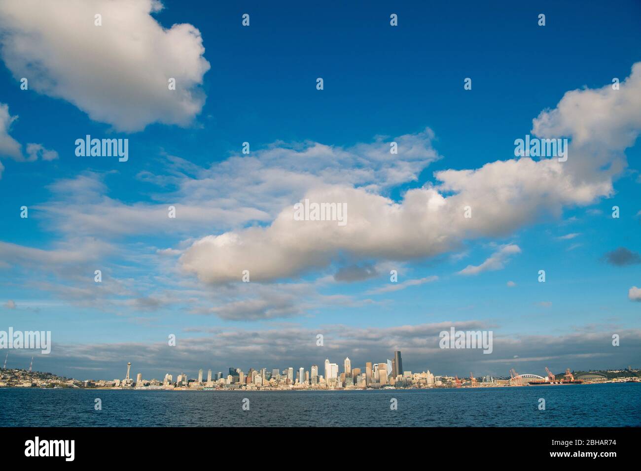 Horizontal city hi-res stock photography and images - Alamy