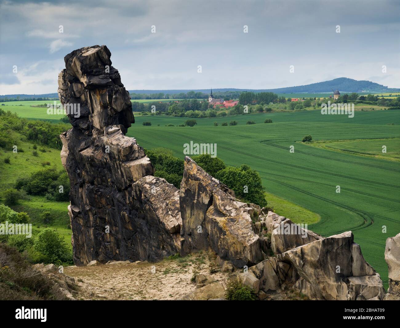 Emergent rock hi-res stock photography and images - Alamy