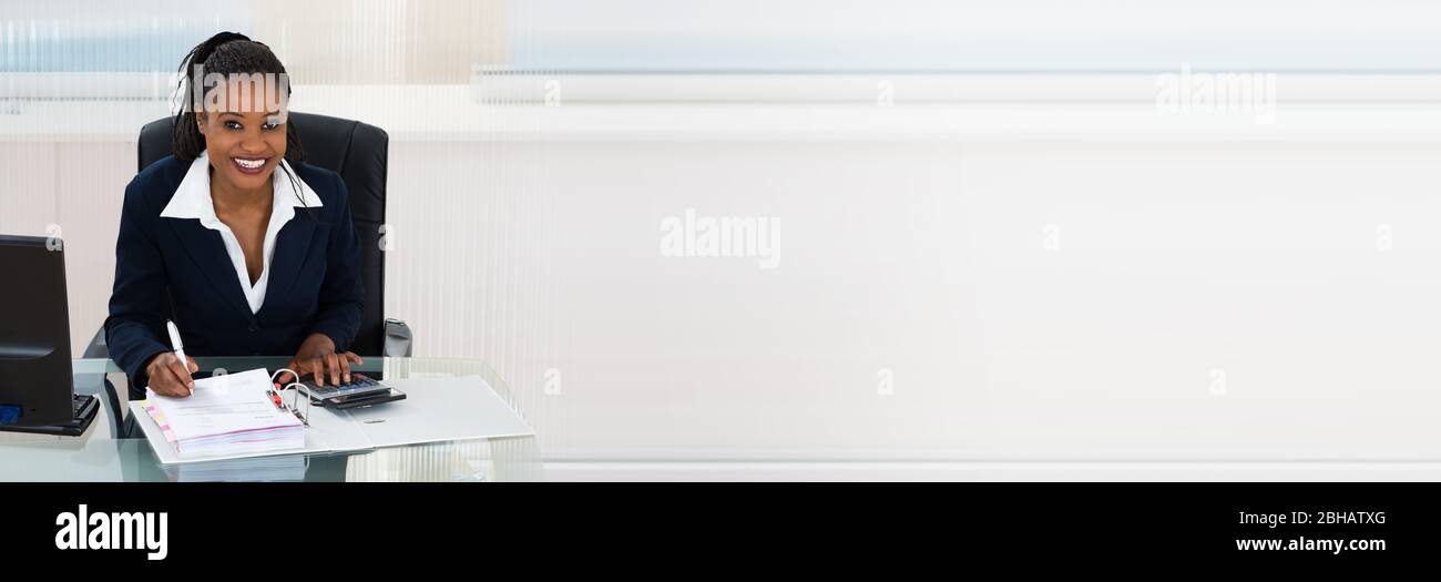 African female accountant hi-res stock photography and images - Alamy