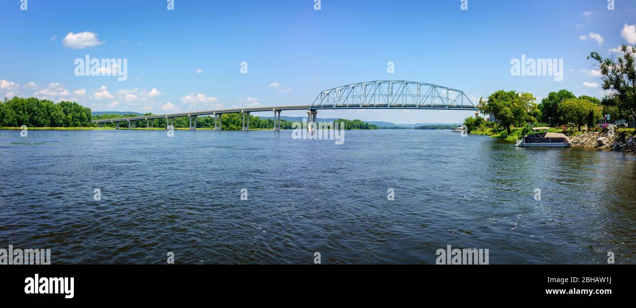 Bridge over Mississippi River at Wabasha, Minnesota Stock Photo - Alamy