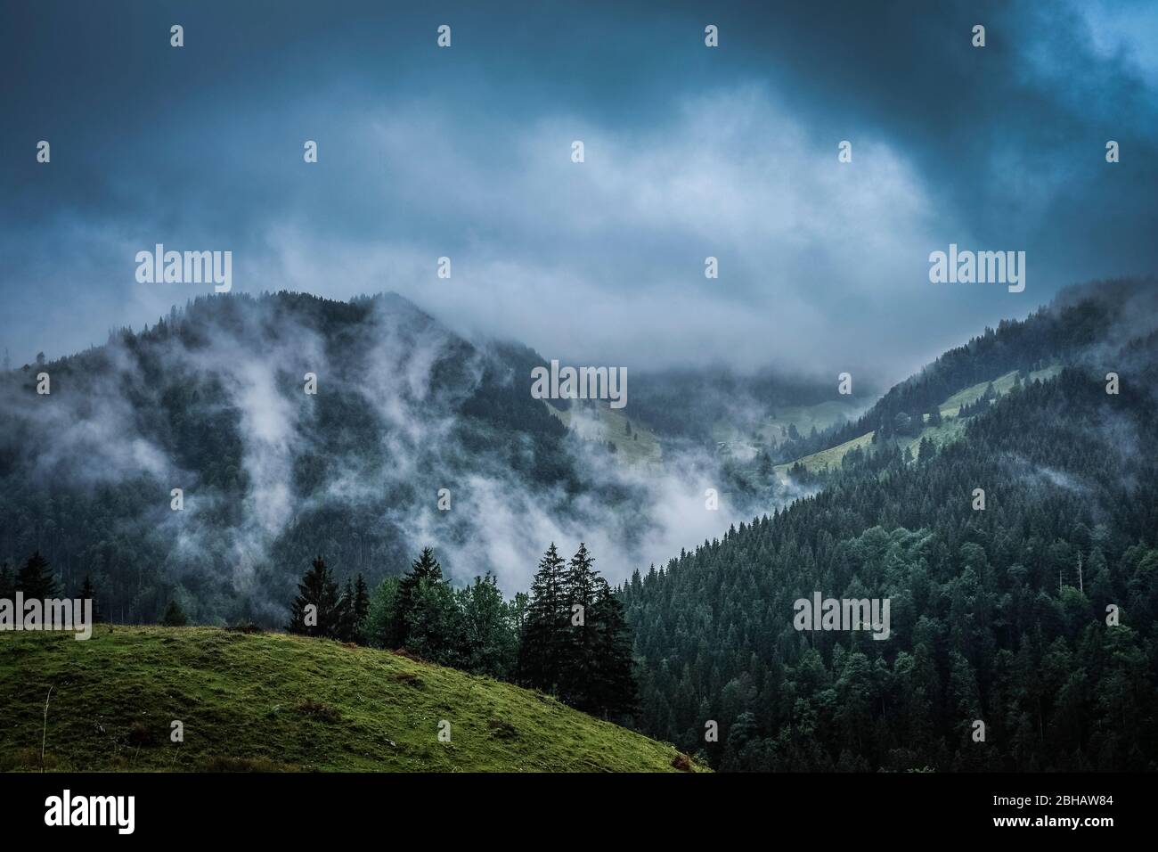 Sky with fog hi-res stock photography and images - Alamy