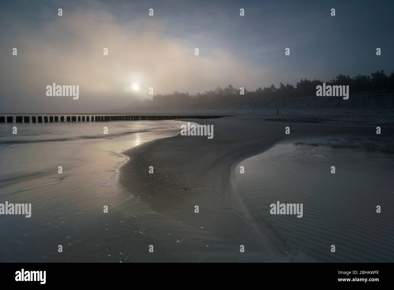 Falling sun hi-res stock photography and images - Alamy