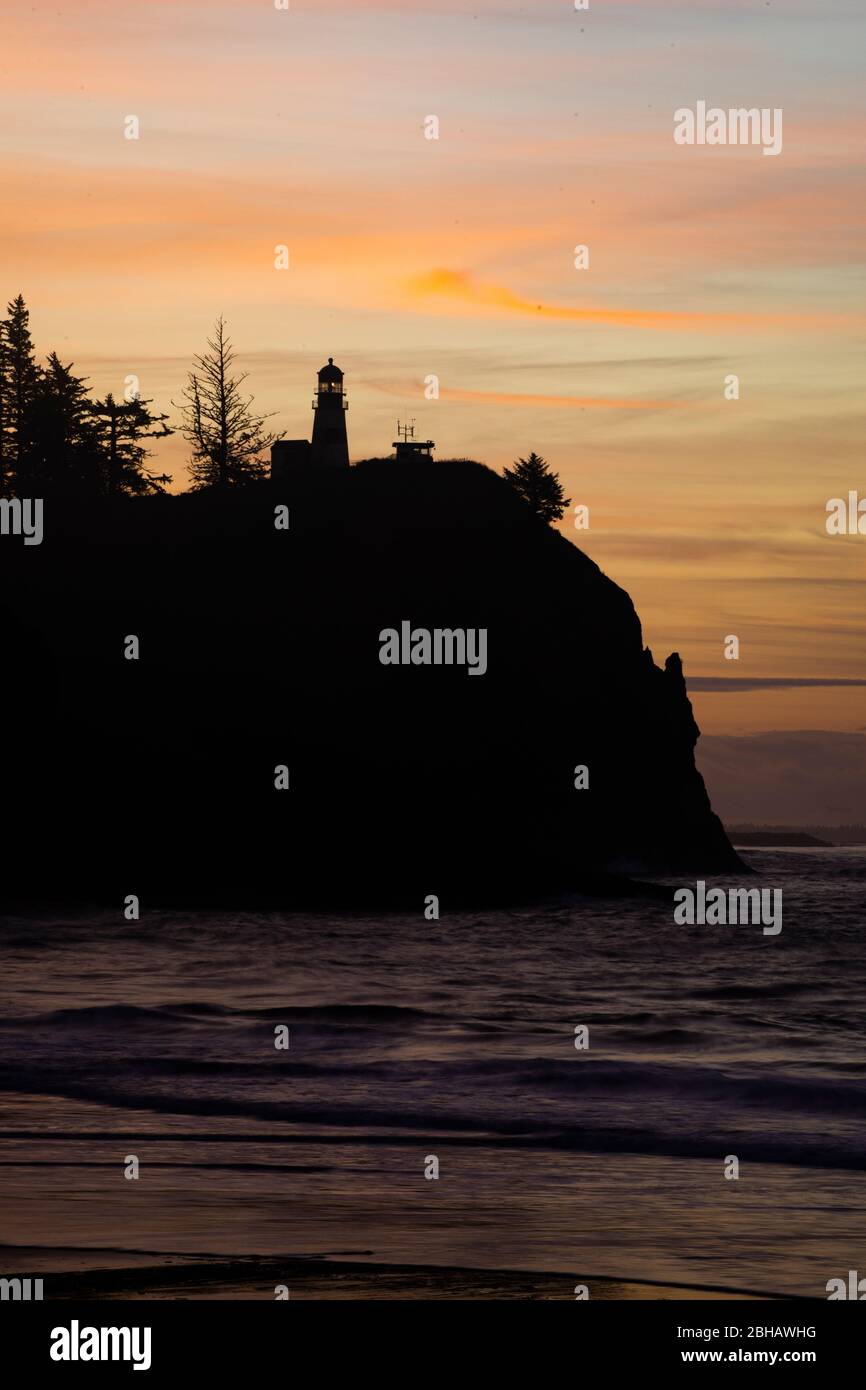 View of sunset over sea, Cape Disappointment State Park, Washington ...