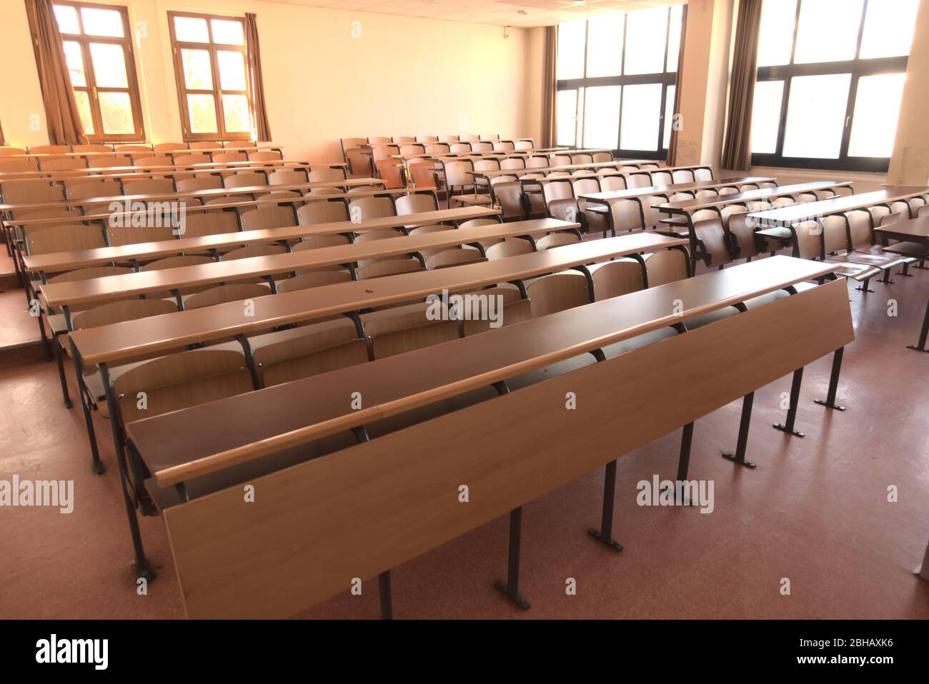 Empty school classroom hi-res stock photography and images - Alamy