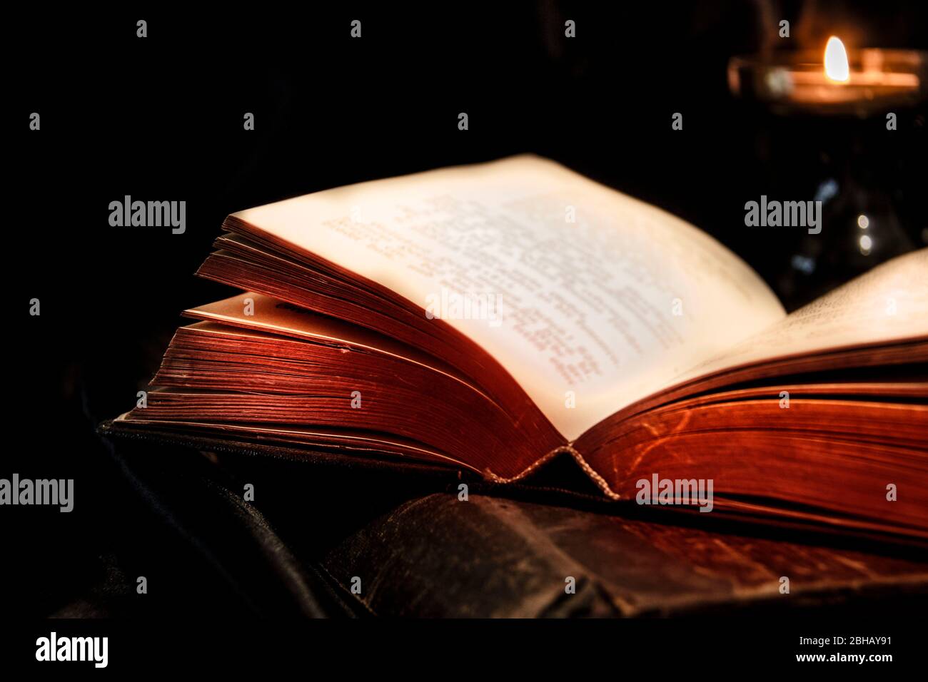 Open bible study hi-res stock photography and images - Alamy