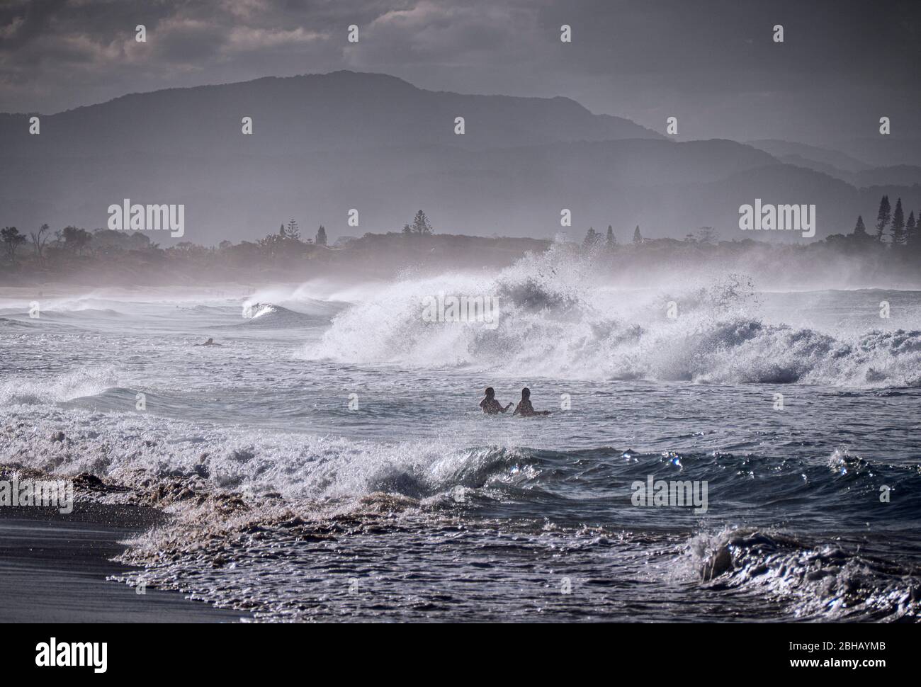 Byron Bay beach. Bathers and surfers in the surf Stock Photo - Alamy