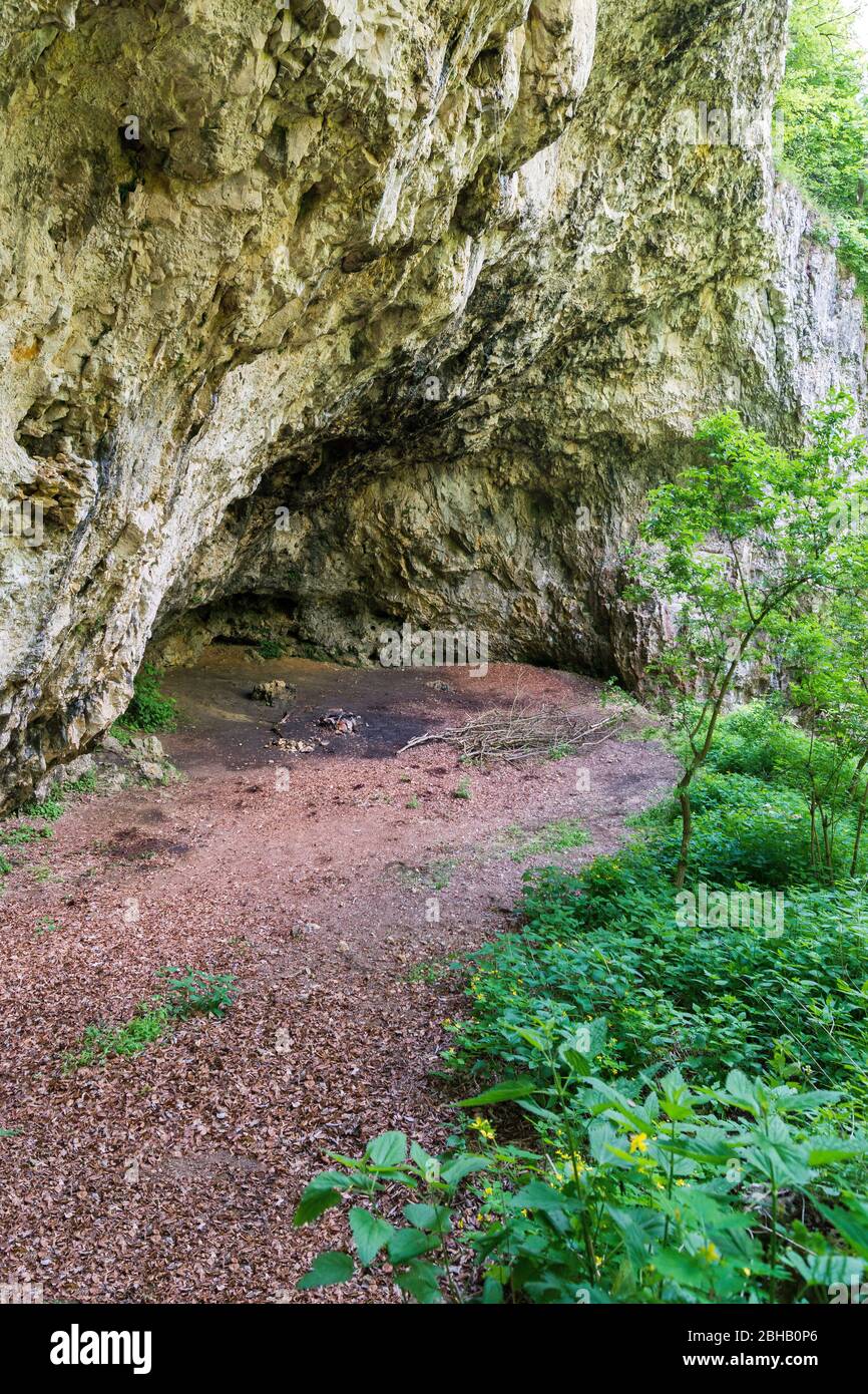 Germany, Baden-Württemberg, Hayingen - Anhausen, rock overhang ...