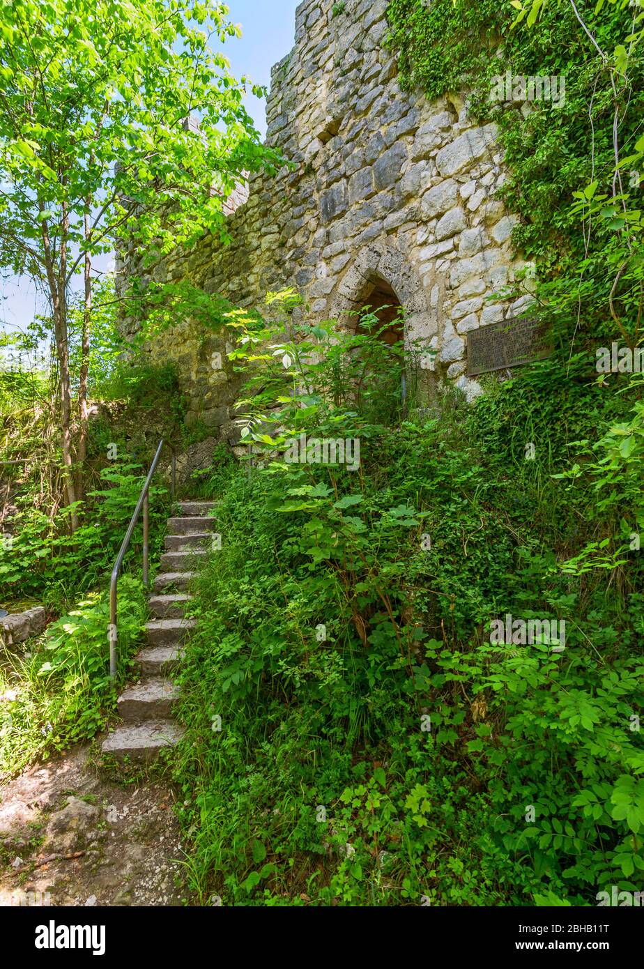 Germany, Baden-Wuerttemberg, Lenningen-Oberlenningen, castle ruins ...