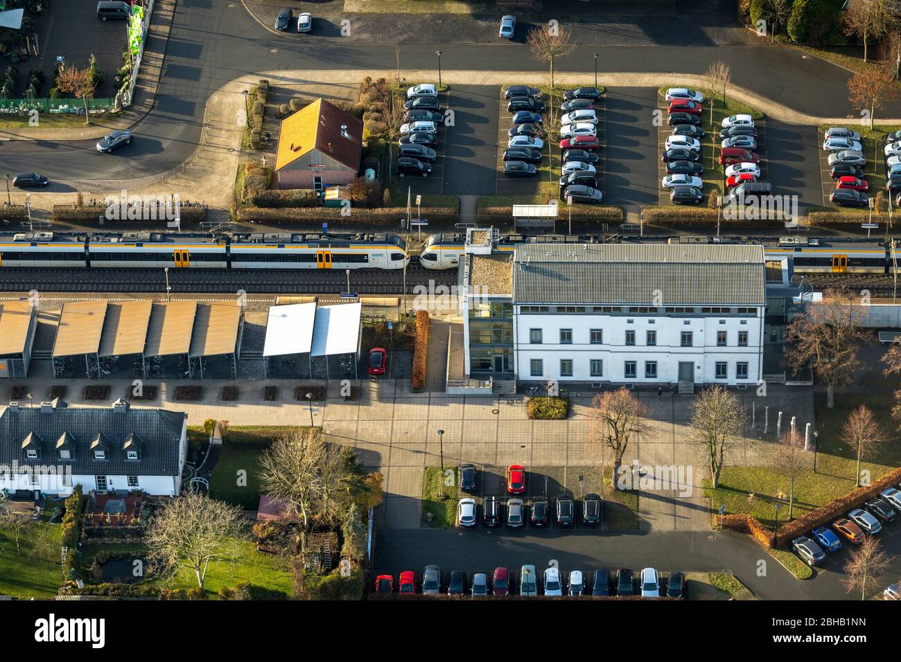 Station square parking hi-res stock photography and images - Alamy