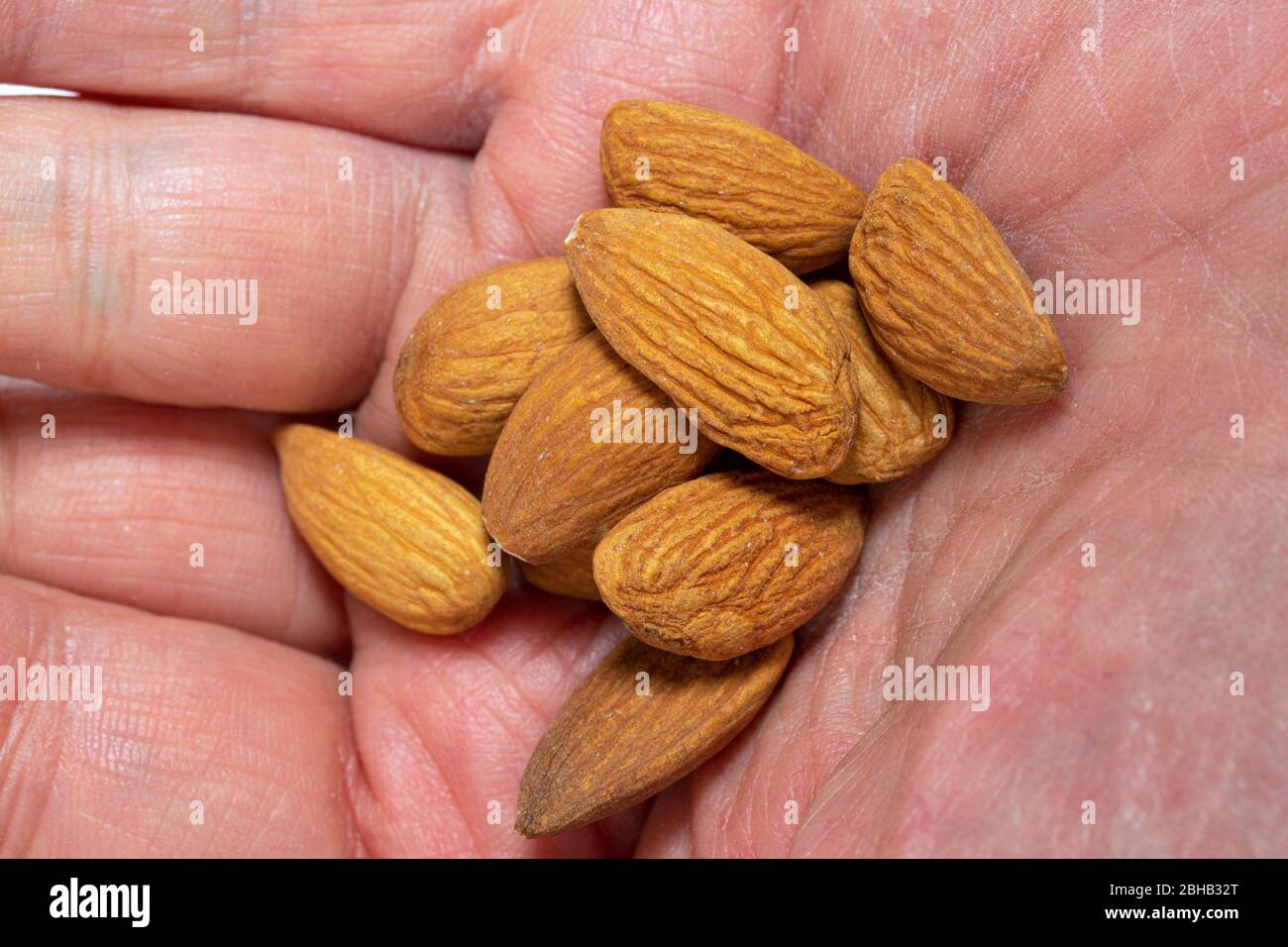 Almonds hand hi-res stock photography and images - Alamy