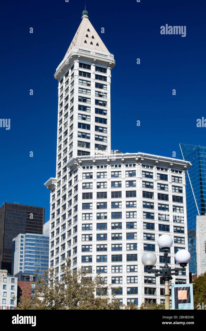 Facade of white skyscraper in Seattle, Washington, USA Stock Photo - Alamy