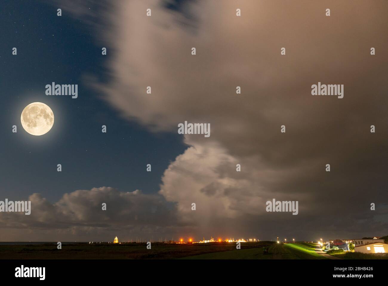 Germany, Lower Saxony, East Frisia, Juist, full moon [M]. Full moon ...
