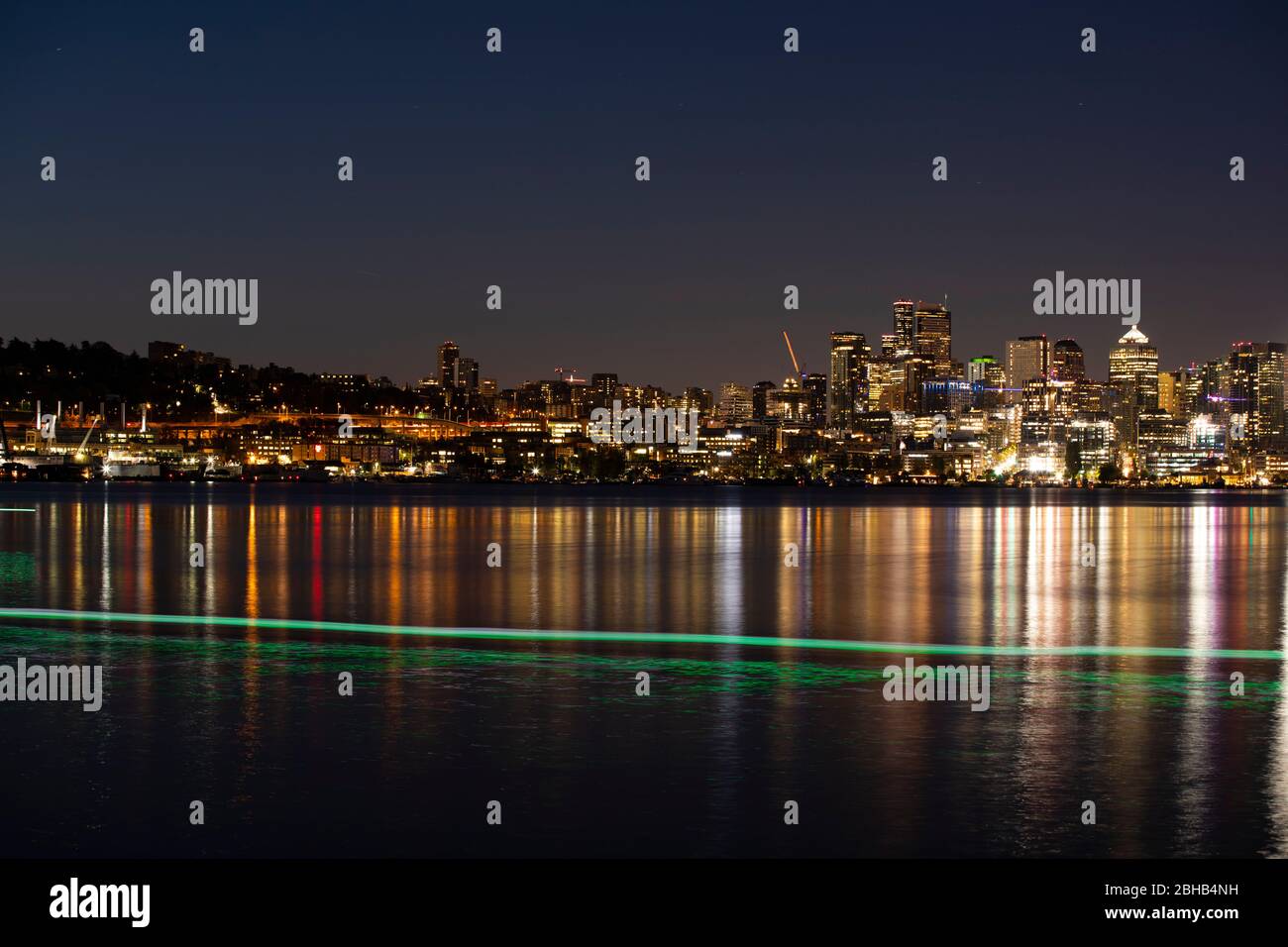 Waterfront skyline of Seattle at night, Washington State, USA Stock ...