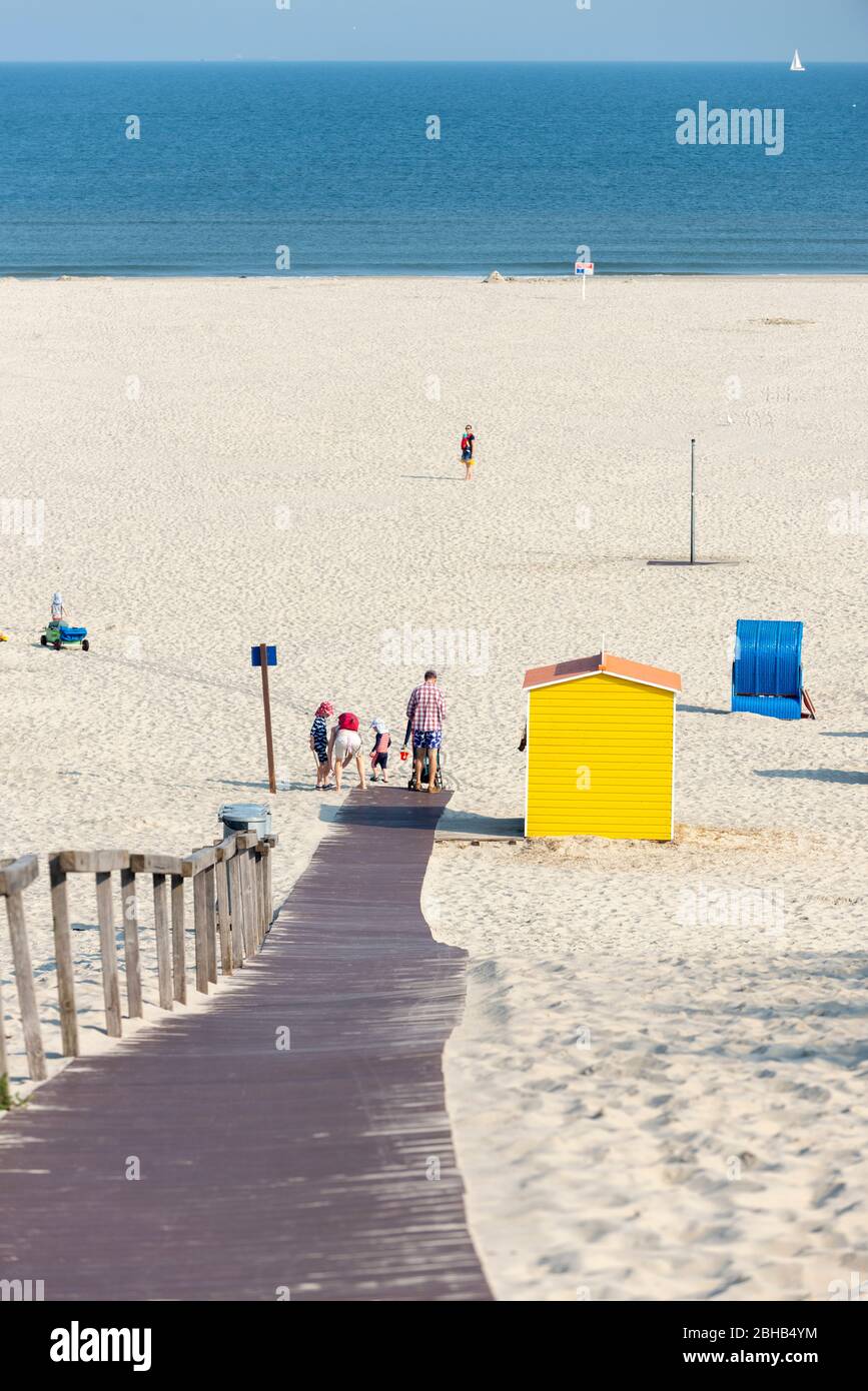 Germany, Lower Saxony, Ostfriesland, Juist, beach access, yellow hut ...