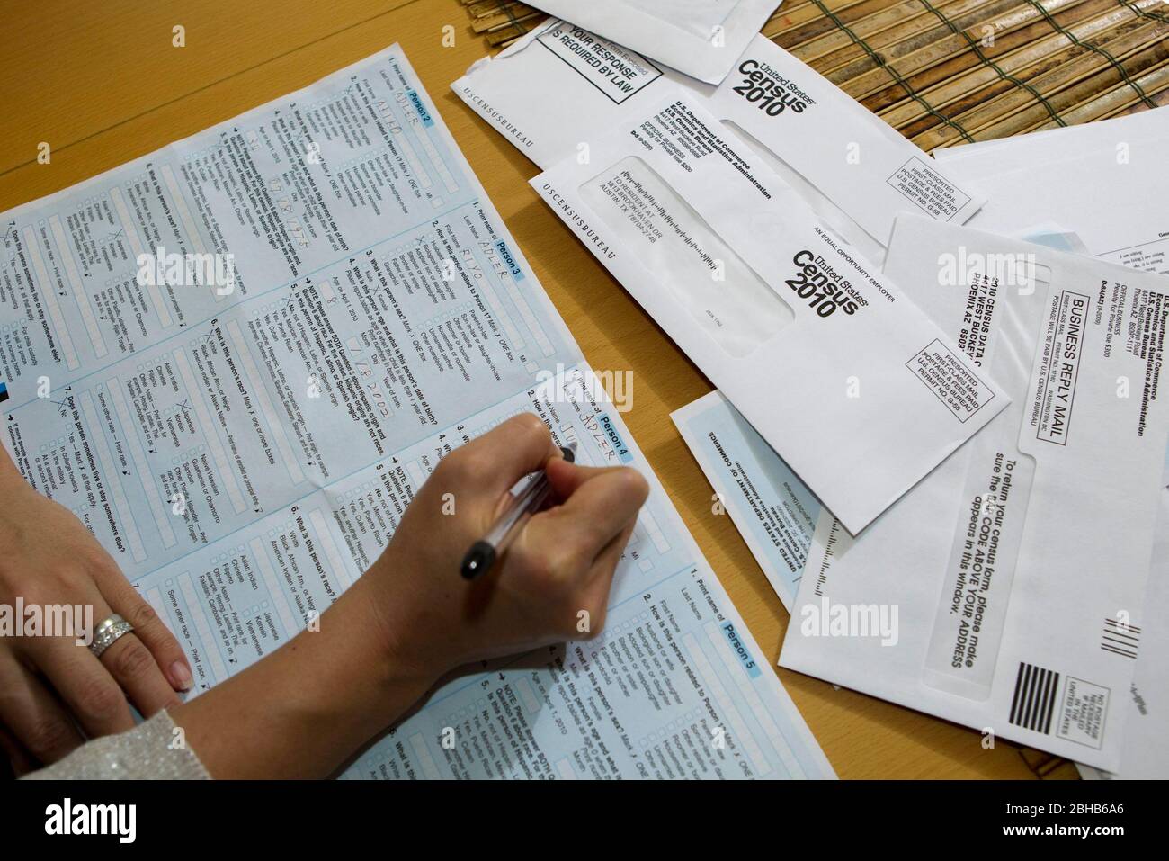 Filling out census form hi-res stock photography and images - Alamy
