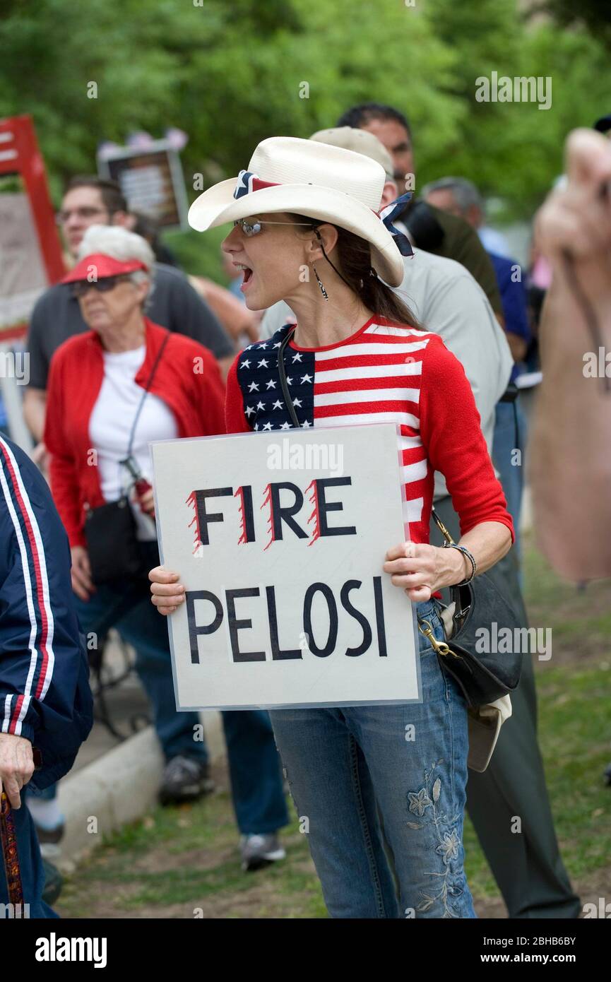Austin, Texas USA, April 15th 2010: Tea Party supporters protest ...