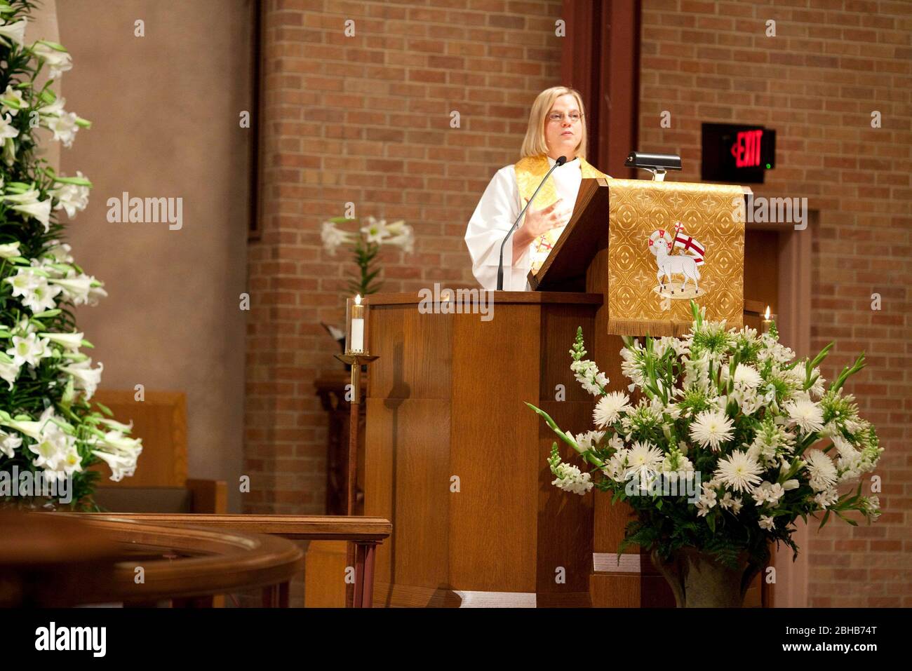 Pastor pulpit easter hi-res stock photography and images - Alamy