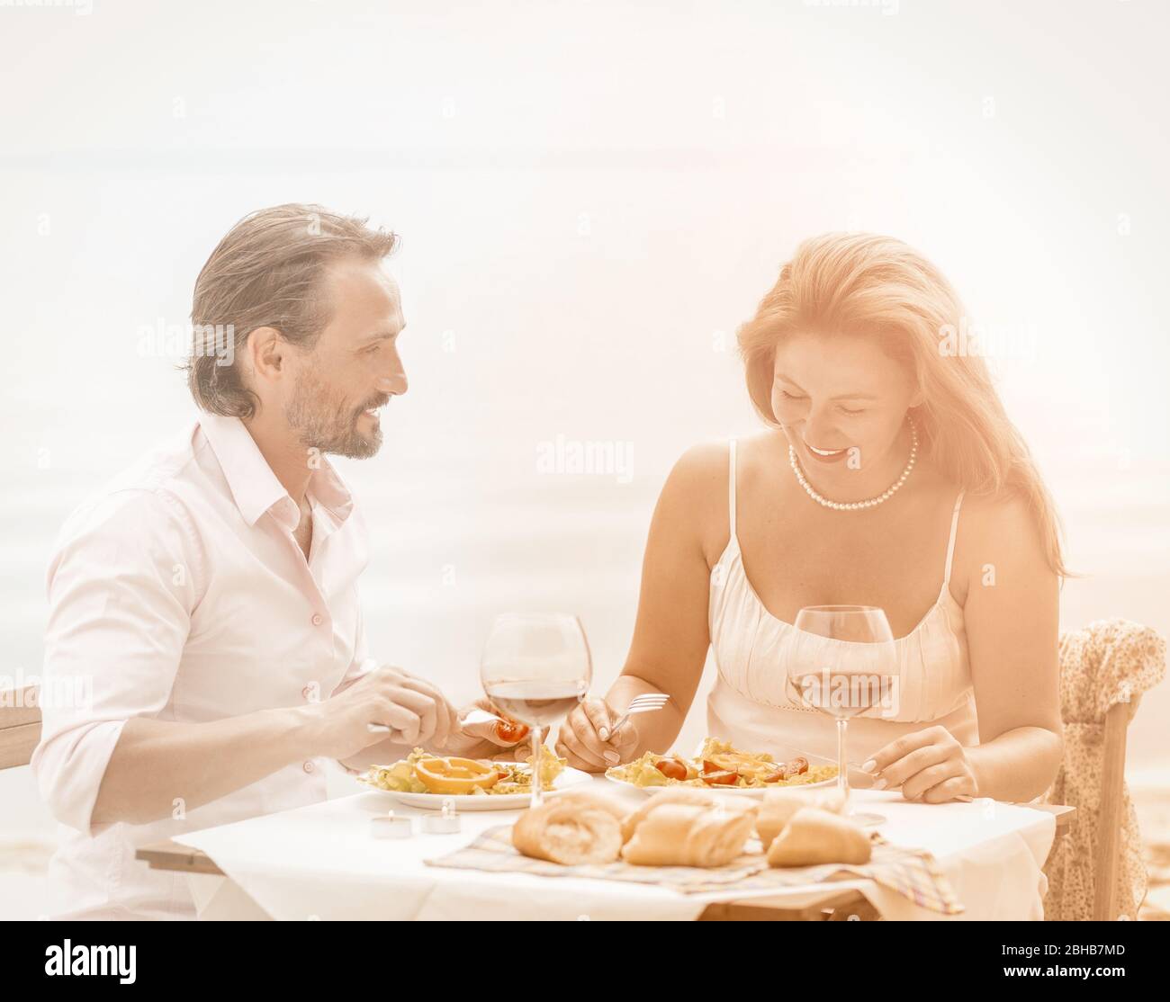 Two women talking dinner table hi-res stock photography and images - Alamy