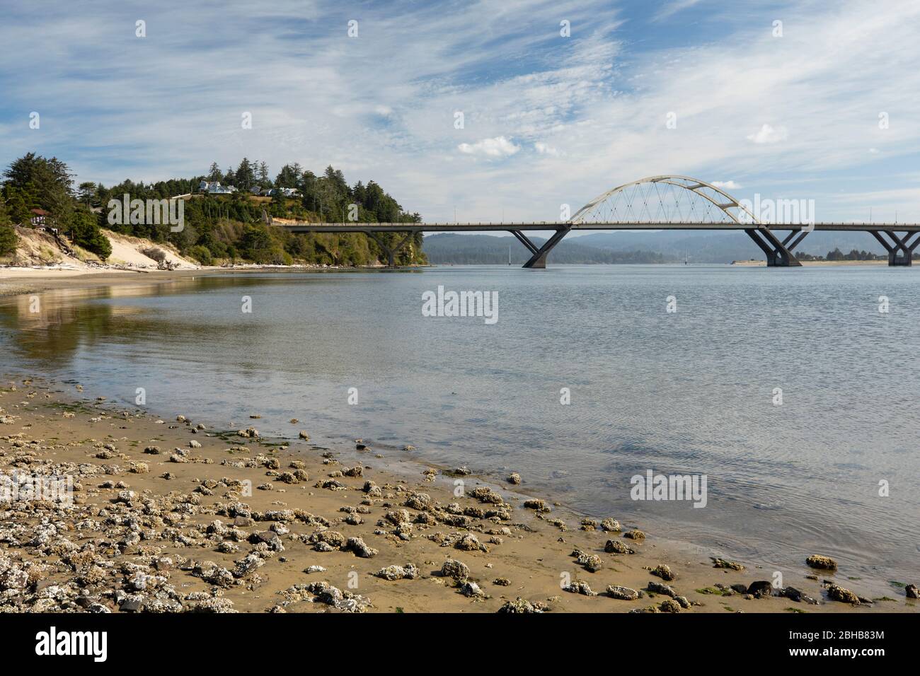View from river bank on Oregon City Bridge, Oregon, USA Stock Photo - Alamy