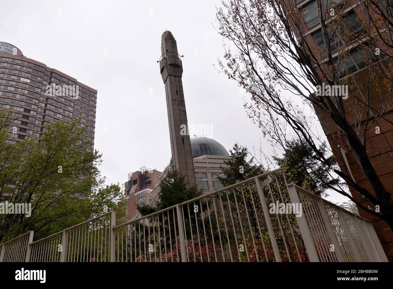 Islamic cultural center new york hi-res stock photography and images ...