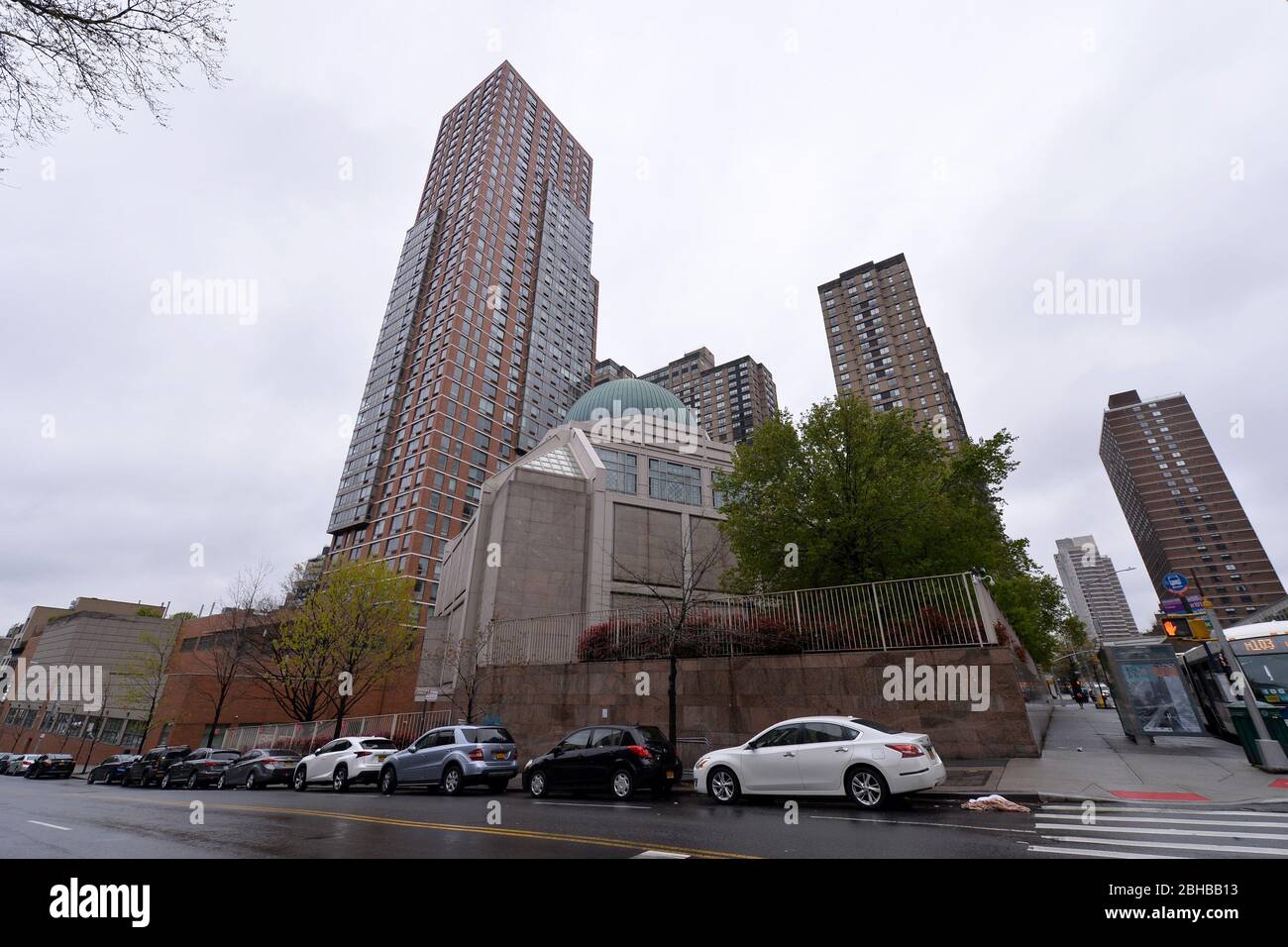 Islamic cultural center new york hi-res stock photography and images ...